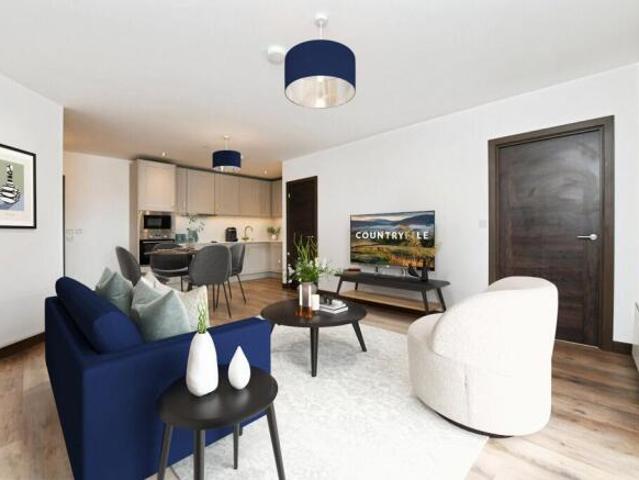 2 bedroom flat for sale in Western Road, Brentwood, Essex, CM14