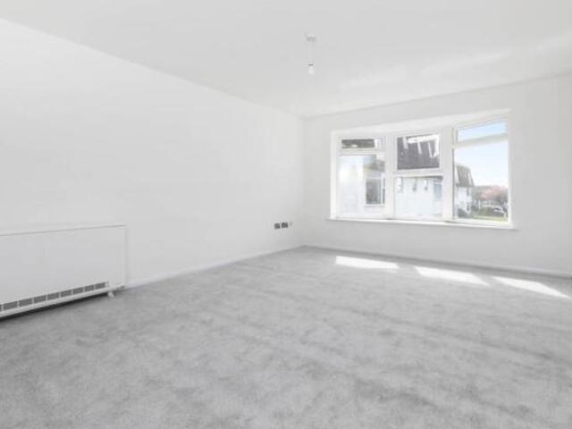 2 bedroom flat for sale in Westlake Gardens, Worthing, BN13