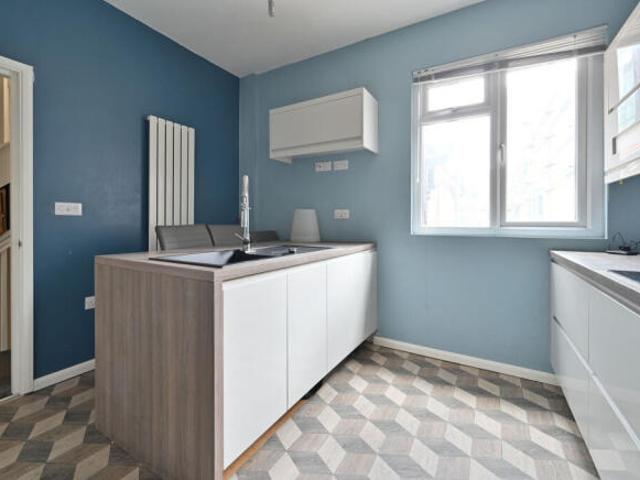 2 bedroom flat for sale in Westland Road, Watford, WD17
