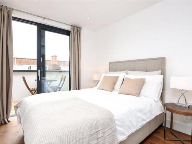2 bedroom flat for sale in Westworth House, Hammersmith, W6