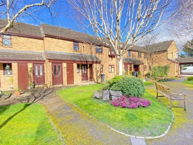 2 bedroom flat for sale in Wetherby Road, Charlwood, HG2