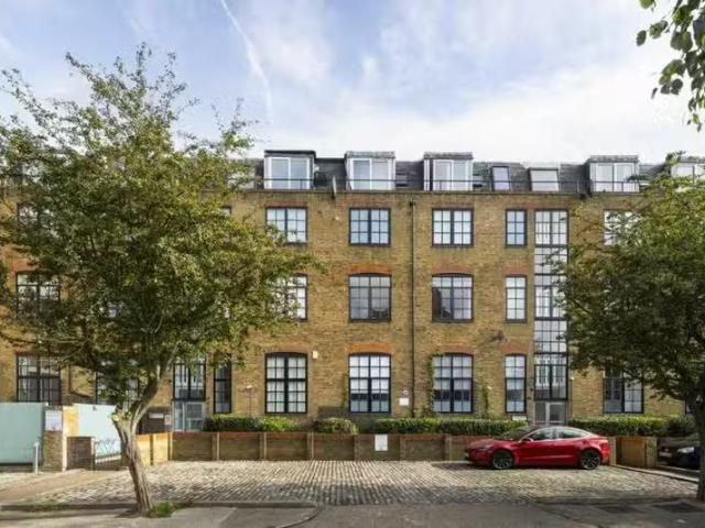 2 bedroom flat for sale in Wharf Place, London Fields, E2