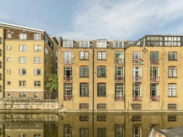 2 bedroom flat for sale in Wharf Place, London Fields, E2