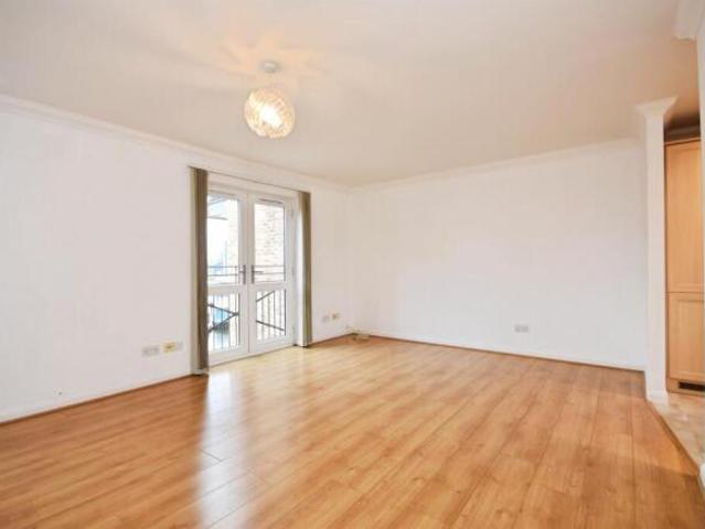 2 bedroom flat for sale in Springfield Basin, Chelmsford, CM2