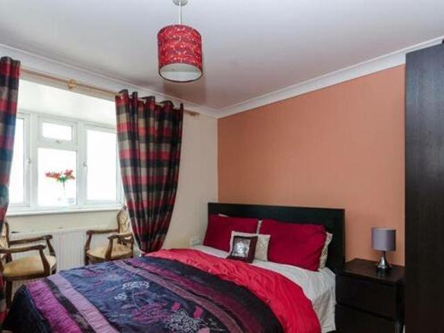 2 Bedroom Flat For Sale In Whetstone, London