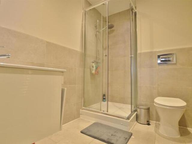 2 bedroom flat for sale in Whitby Road, Slough, SL1