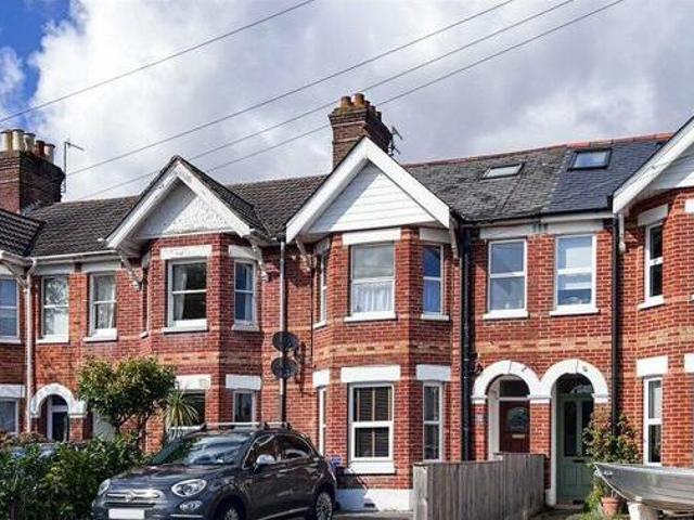 2 Bedroom Flat For Sale In Whitecliff, Poole