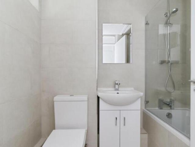 2 bedroom flat for sale in Whinchat Road, London, SE28