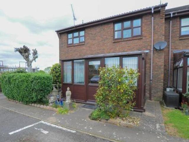 2 Bedroom Flat For Sale In Wimborne