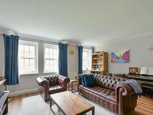 2 Bedroom Flat For Sale In Wimbledon Common, London