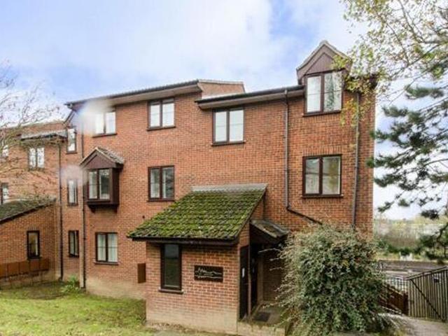 2 Bedroom Flat For Sale In Wimbledon, London