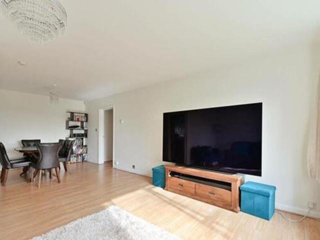 2 Bedroom Flat For Sale In Wimbledon, London