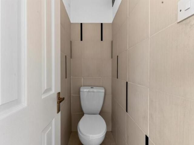 2 bedroom flat for sale in Wimbledon Park Side, London, SW19