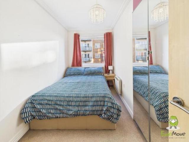 2 bedroom flat for sale in Winterthur Way, Basingstoke, Hampshire, RG21