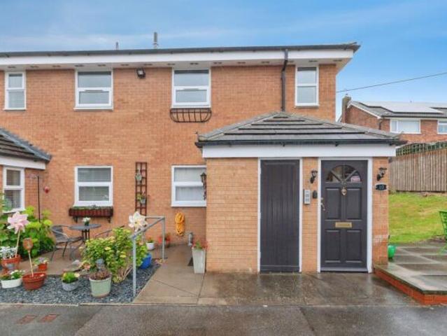 2 bedroom flat for sale in Winterburn Gardens, Whetstone, Leicester, LE8