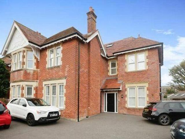 2 Bedroom Flat For Sale In Winton Banks, Bournemouth