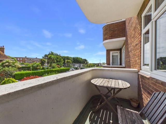 2 bedroom flat for sale in Winchelsea Court, Winchelsea Gardens, Worthing, BN11