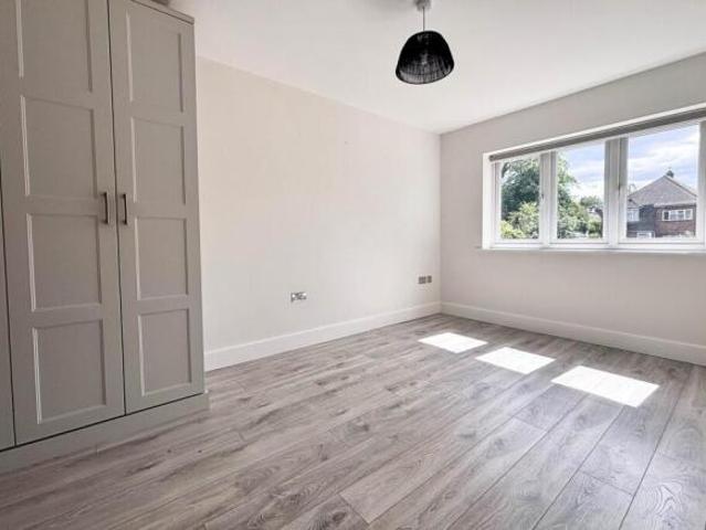 2 bedroom flat for sale in Winchester Road, Bromley, BR2