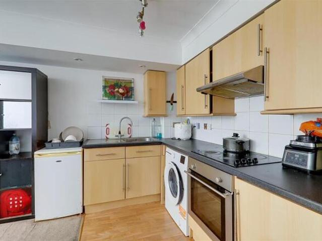 2 bedroom flat for sale in Winchester Road, Worthing, BN11