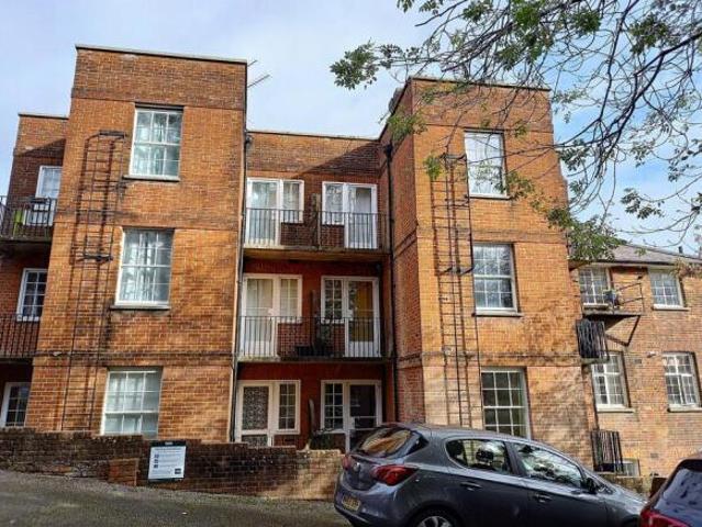 2 bedroom flat for sale in Winchester, SO22