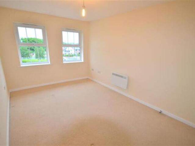 2 bedroom flat for sale in Windermere Drive, Doncaster, DN4
