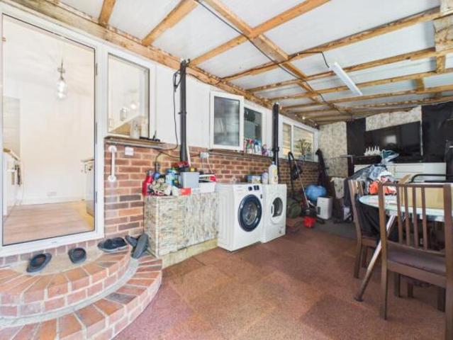 2 bedroom flat for sale in Windermere Road, Reading, Berkshire, RG2