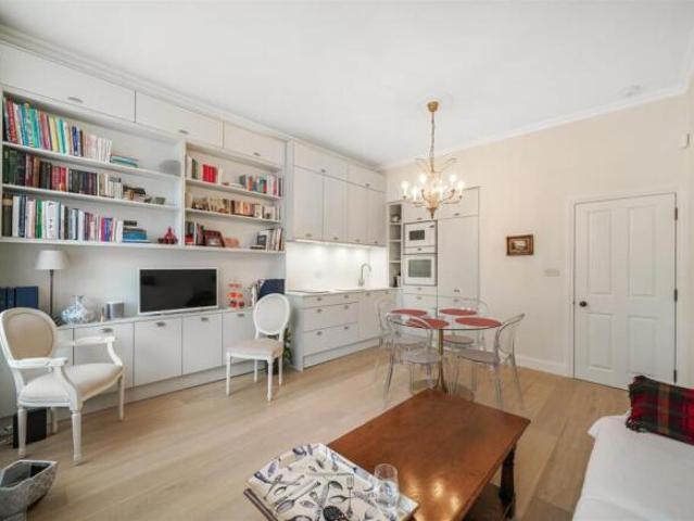 2 bedroom flat for sale in Windsor Road, Ealing Broadway, W5