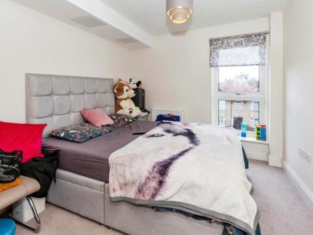 2 bedroom flat for sale in Windsor Road, SLOUGH, SL1