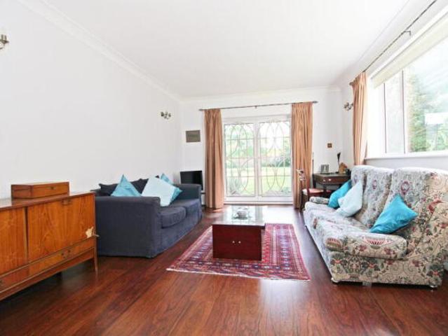 2 bedroom flat for sale in Wickham Road, Beckenham, BR3