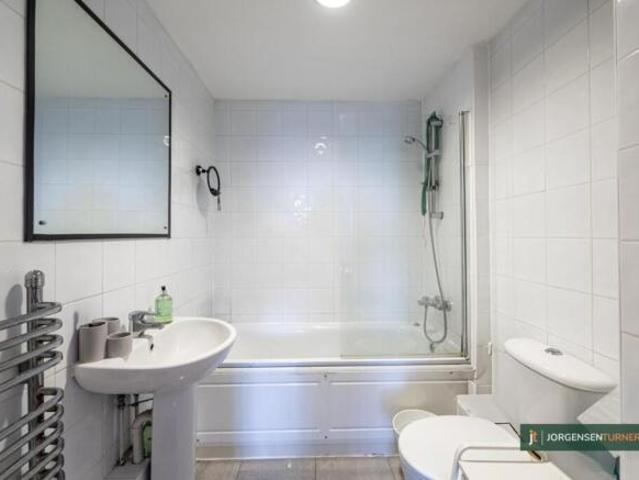 2 bedroom flat for sale in Willesden Lane, Queens Park, NW6