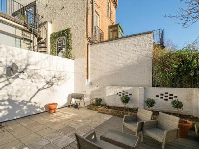 2 Bedroom Flat For Sale In Willoughby Road, Hampstead Village