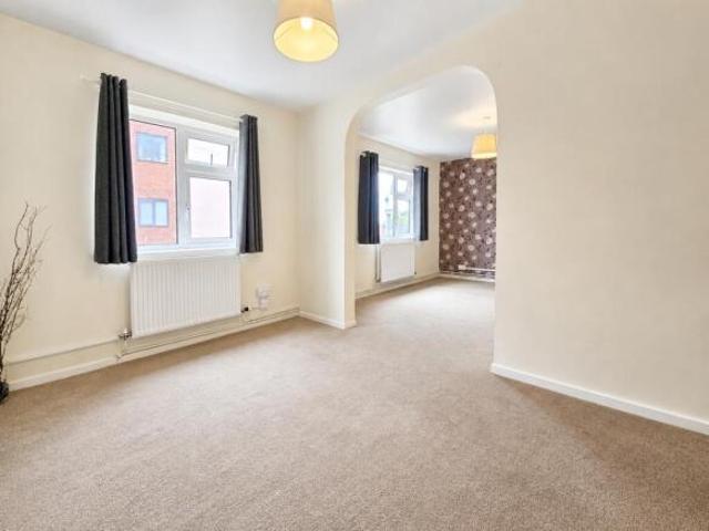 2 bedroom flat for sale in Willow Crescent, Chester, Cheshire, CH2