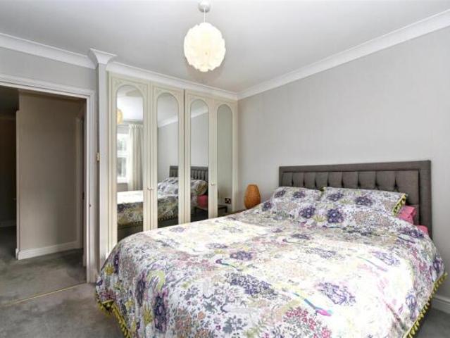 2 bedroom flat for sale in Wilmington Square, Eastbourne, BN21