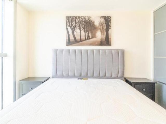 2 bedroom flat for sale in Witan Gate, Milton Keynes, Buckinghamshire, MK9