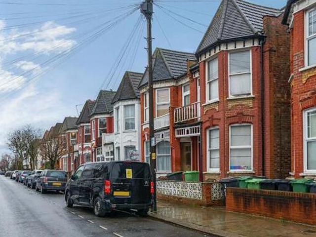 2 Bedroom Flat For Sale In Wood Green, London