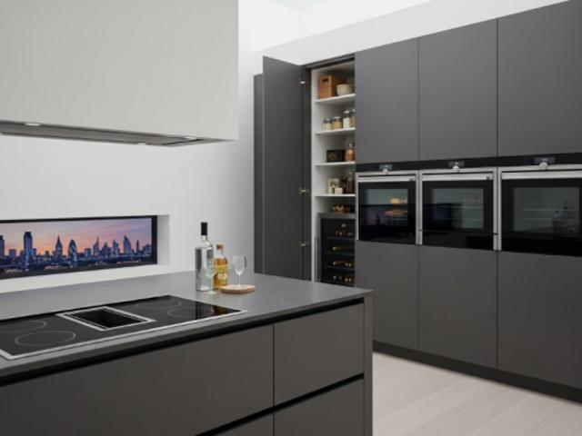 2 bedroom flat for sale in Wood Lane, Dagenham, London, RM8