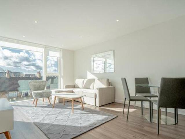 2 Bedroom Flat For Sale In Woodberry Down, London