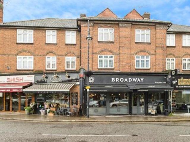2 Bedroom Flat For Sale In Woodford Green, Essex