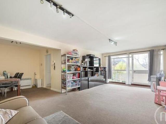 2 Bedroom Flat For Sale In Woodlands, Golders Green