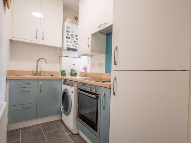 2 bedroom flat for sale in Woodlands Road, Guildford, GU1