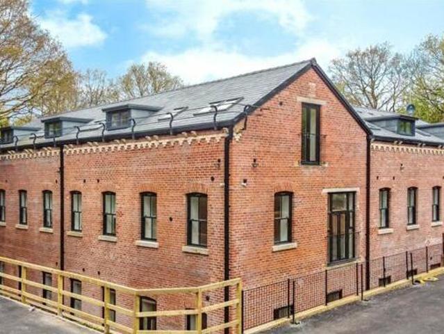 2 Bedroom Flat For Sale In Woodley, Stockport