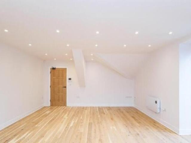 2 Bedroom Flat For Sale In Woodley, Stockport