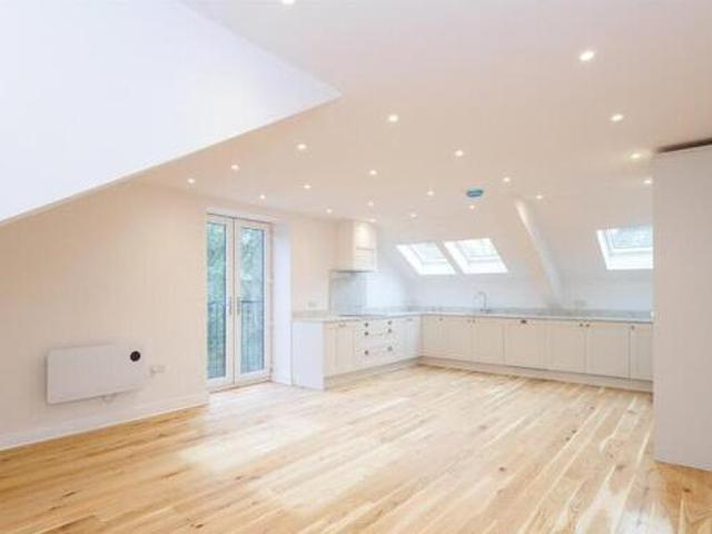 2 Bedroom Flat For Sale In Woodley, Stockport