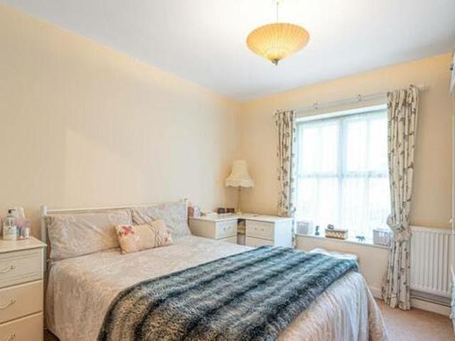 2 Bedroom Flat For Sale In Woodside Park, London