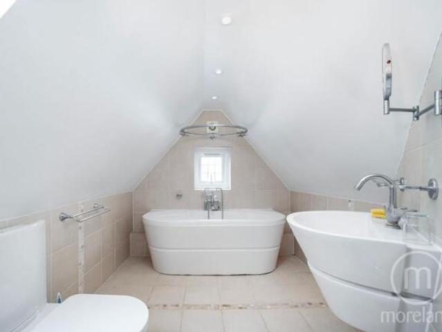 2 bedroom flat for sale in Woodstock Avenue, Golders Green NW11