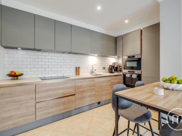 2 bedroom flat for sale in Woodstock Road, Golders Green NW11