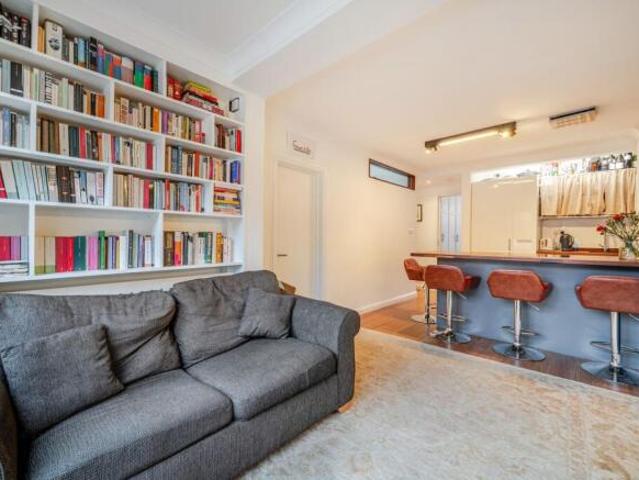 2 bedroom flat for sale in Woodstock Road, London, N4
