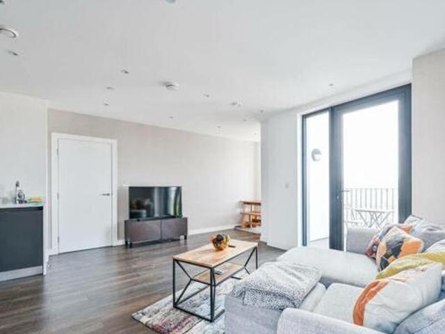 2 Bedroom Flat For Sale In Woolwich, London