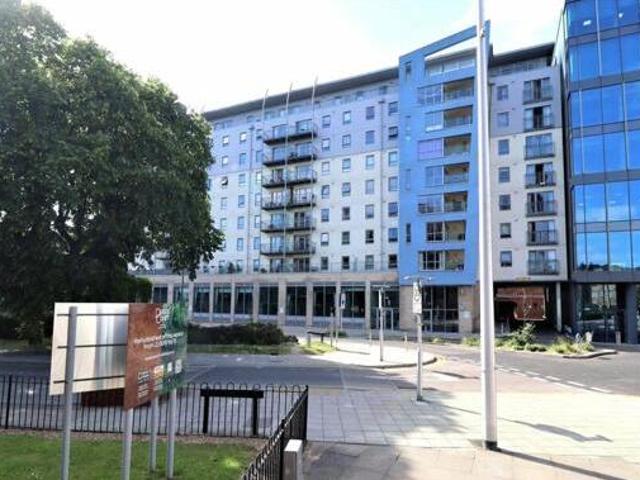 2 Bedroom Flat For Sale In Woking, Surrey