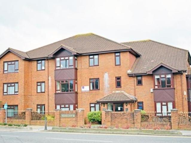 2 bedroom flat for sale in Worplesdon Road, Guildford, GU2